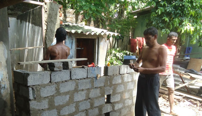 Promoting community solutions in upgrading urban settlements ...